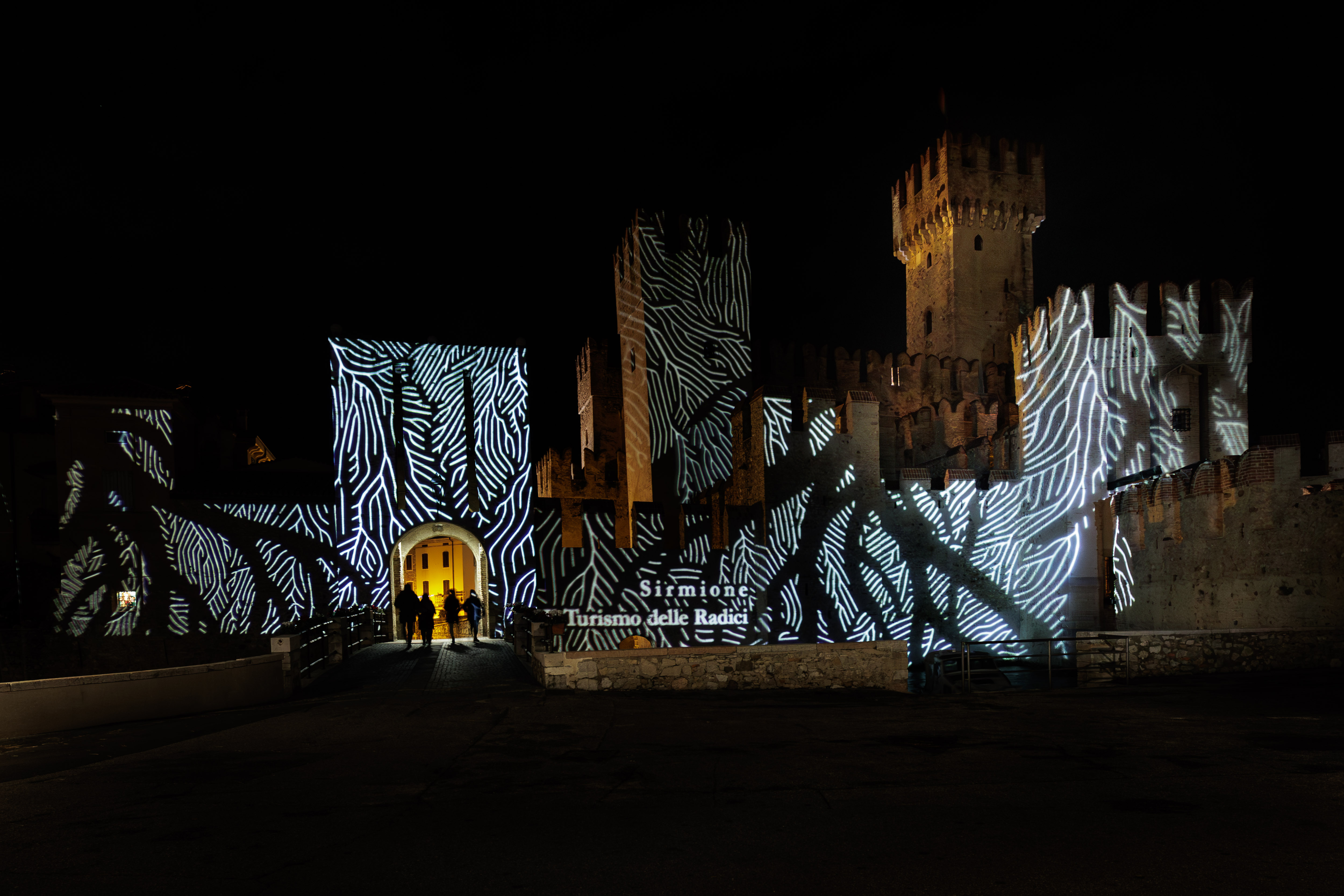 The lights of the Castle illuminate the roots of Italians in the world